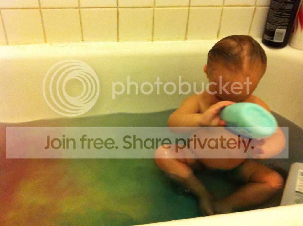 Tye-dye bath water! | BabyCenter